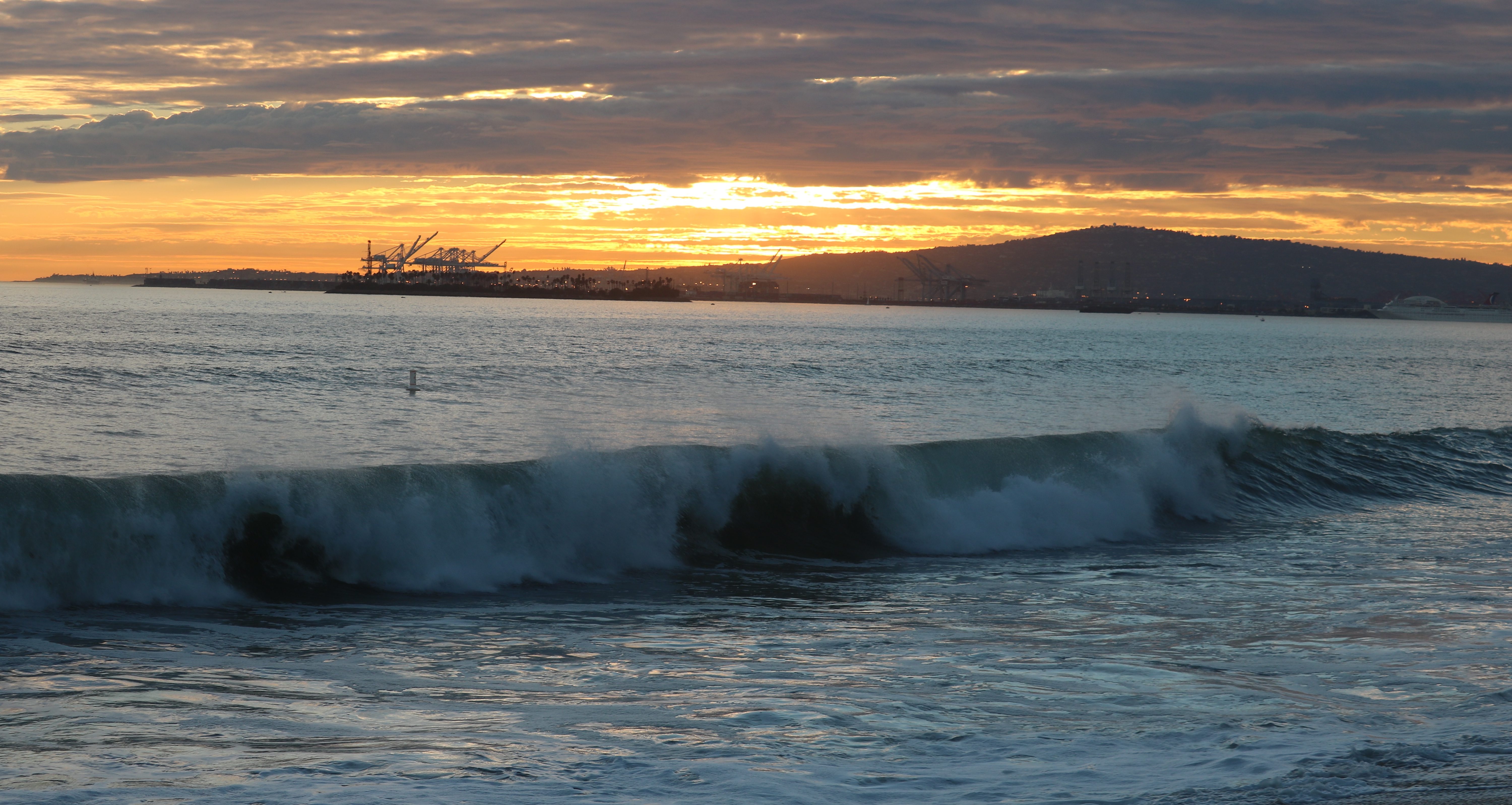 VIDEO: Riding Waves, Building Sand Walls In Long Beach – The562.org