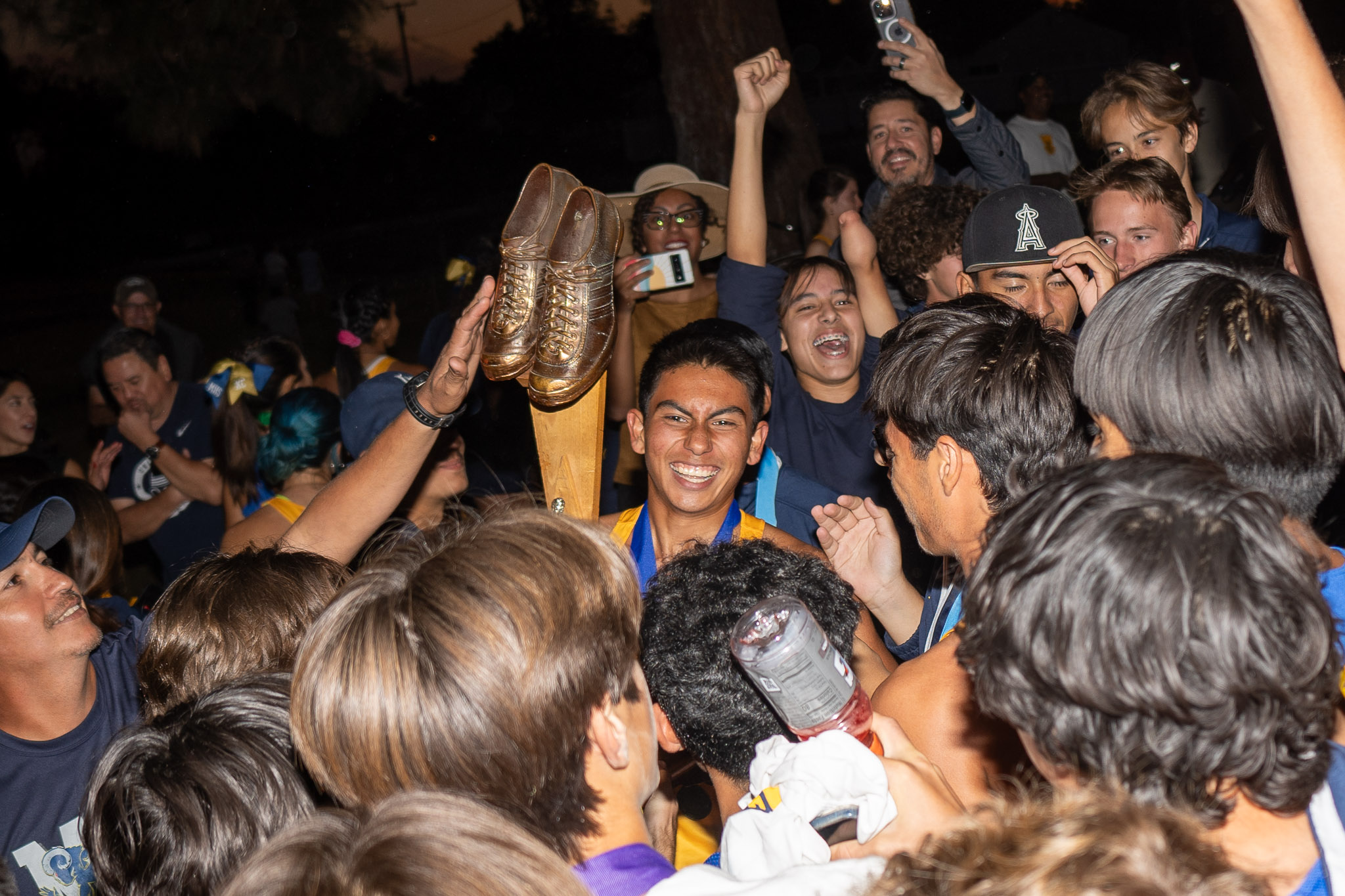 2023 Top 10 Long Beach Sports Moments: No. 2 Jason Parra Runs His Way ...